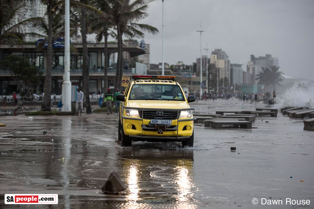 PHOTOS and VIDEO of Major Swell, Surfers on Big Waves in Durban, South ...