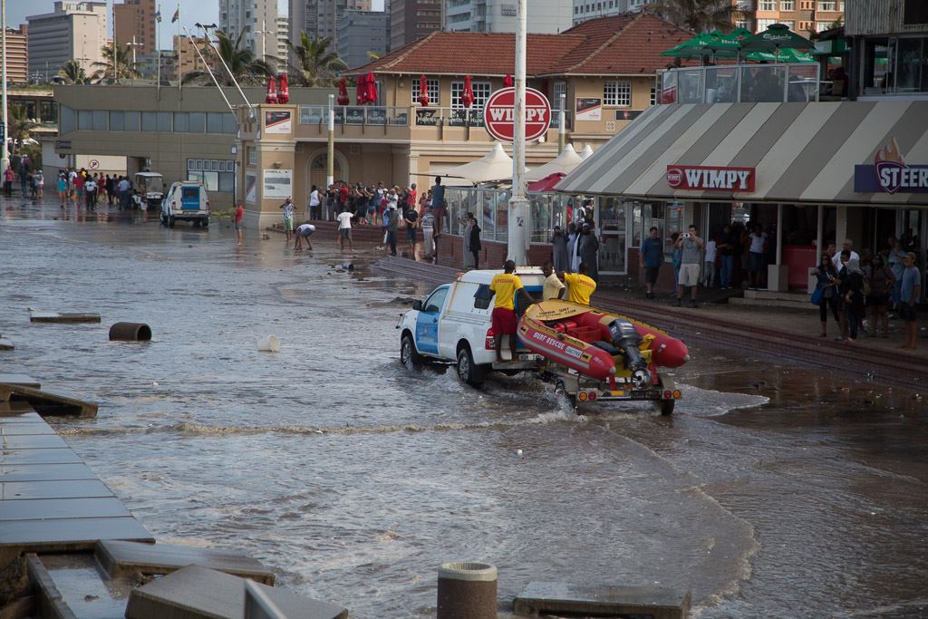PHOTOS and VIDEO of Major Swell, Surfers on Big Waves in Durban, South ...