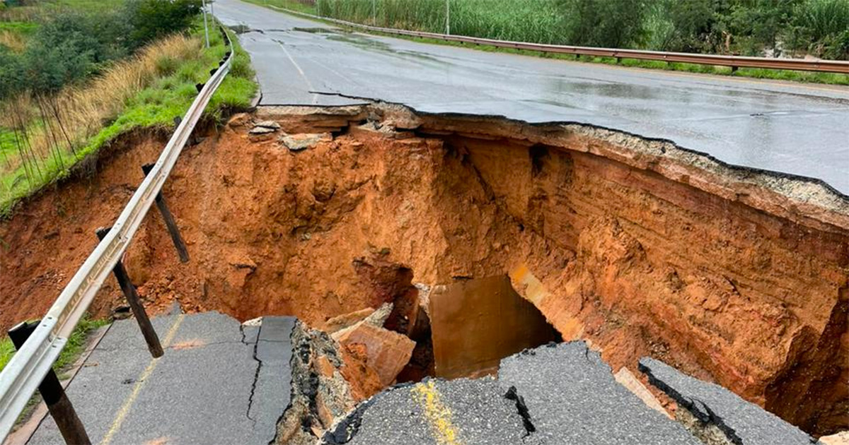 Motorists Told to Avoid Hendrick Potgieter Road After Bridge Collapses ... Motorists Told to Avoid Hendrick Potgieter Road After Bridge Collapses ...